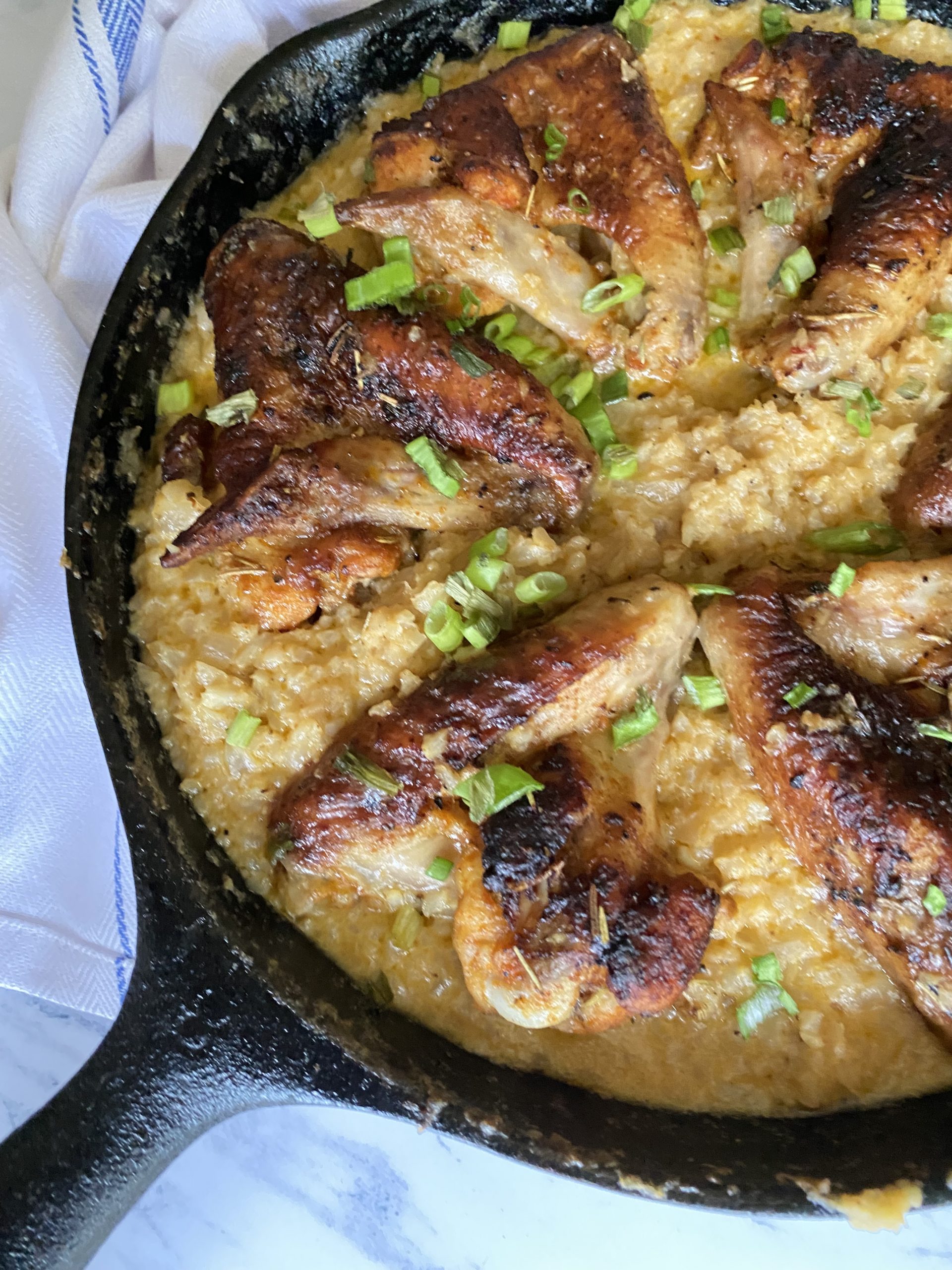 One-pot creamy lemon cauliflower rice and chicken wings - Asili Glam